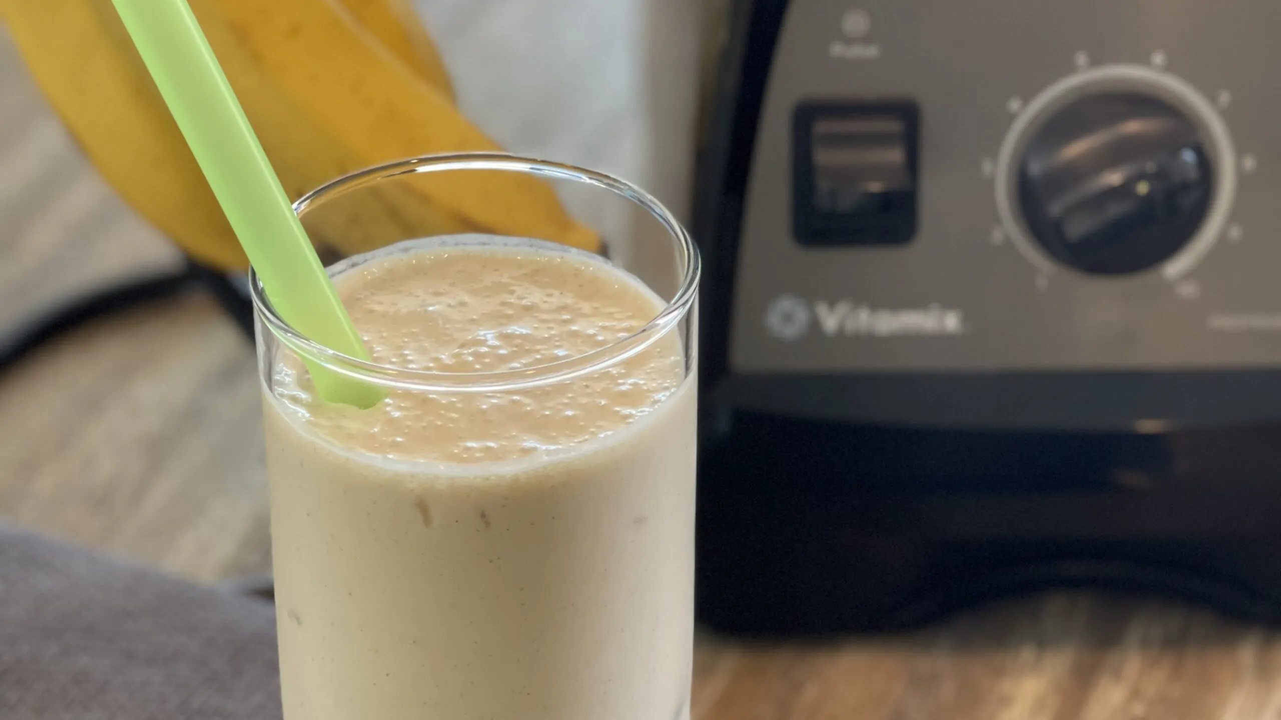 14 Best Easy Smoothie Recipes (for hot days)